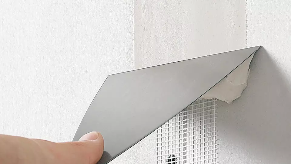 Hoe plaats ik een gipsplaten plafond bij een schuin dak en knieschot ...